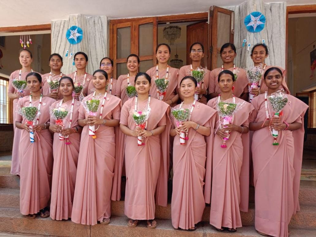 New Temporarily Professed SMMI - The St. Francis de Sales Association